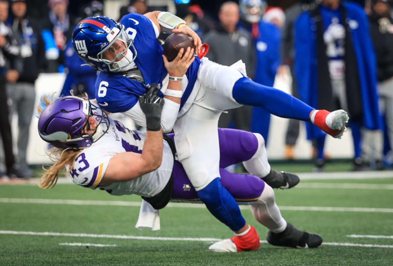 Vikings smother Jaxson Dart as Giants’ misery continues with ninth ...