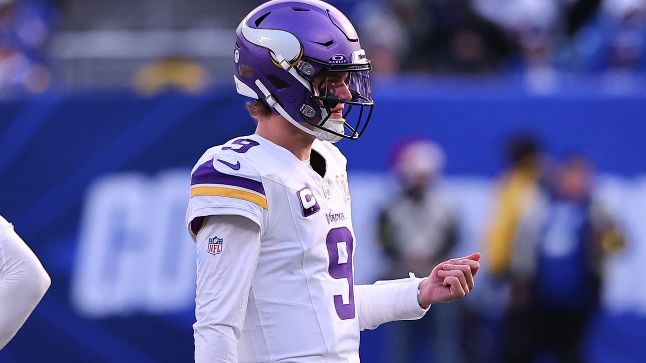 Vikings lose QB JJ McCarthy to hand injury in 16-13 win at Giants