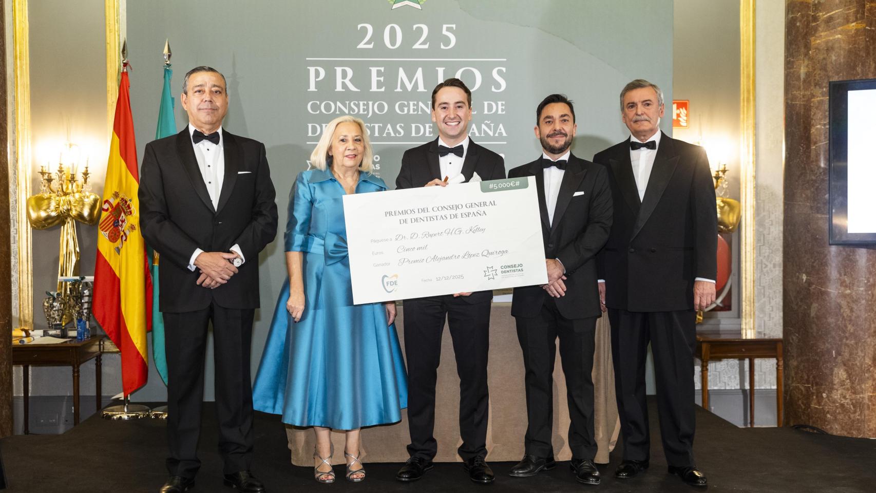 El Consejo General de Dentistas de España premia a un alumno de la UCAM ...