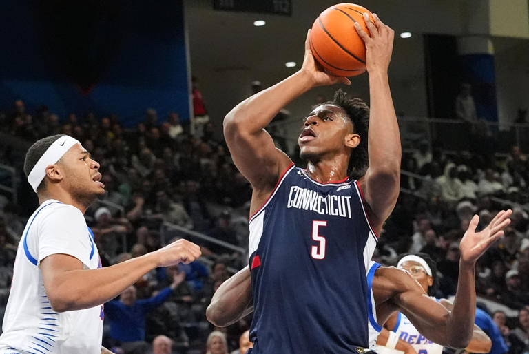 Alex Karaban scores 21 points as No. 5 UConn beats DePaul 72-54