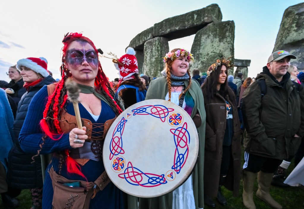 Winter solstice draws thousands to Stonehenge stone circle