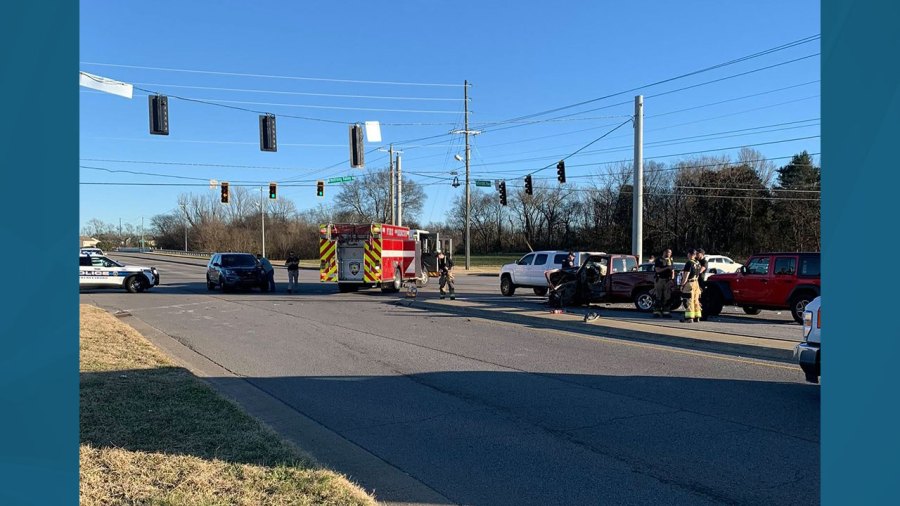 Multiple people brought to hospital following Murfreesboro crash