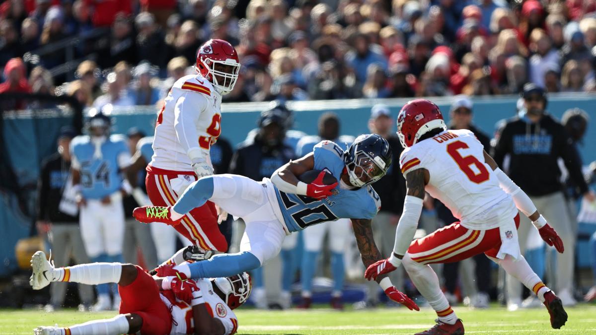 ¡Chiefs pierde a otro quarterback por lesión!... Titans sale de mala ...