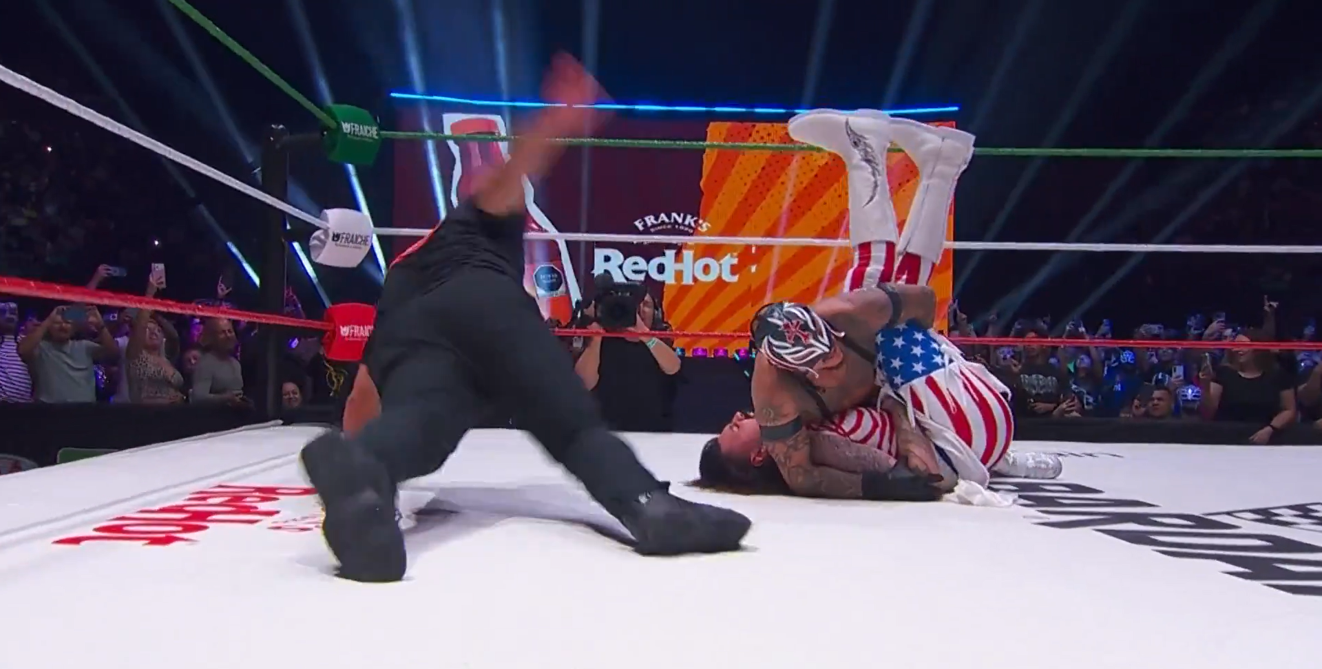 Rey Mysterio embarrasses Dominik Mysterio at AAA Guerra de Titanes