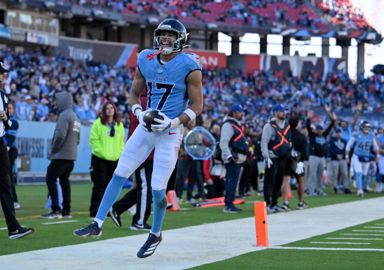 See it: Moment Titans' Chimere Dike found out he was going to the Pro Bowl