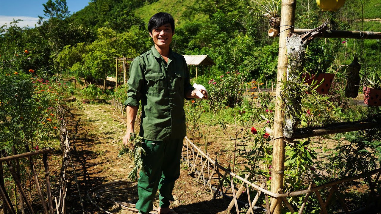 Saya belajar menanam bunga di tengah hutan