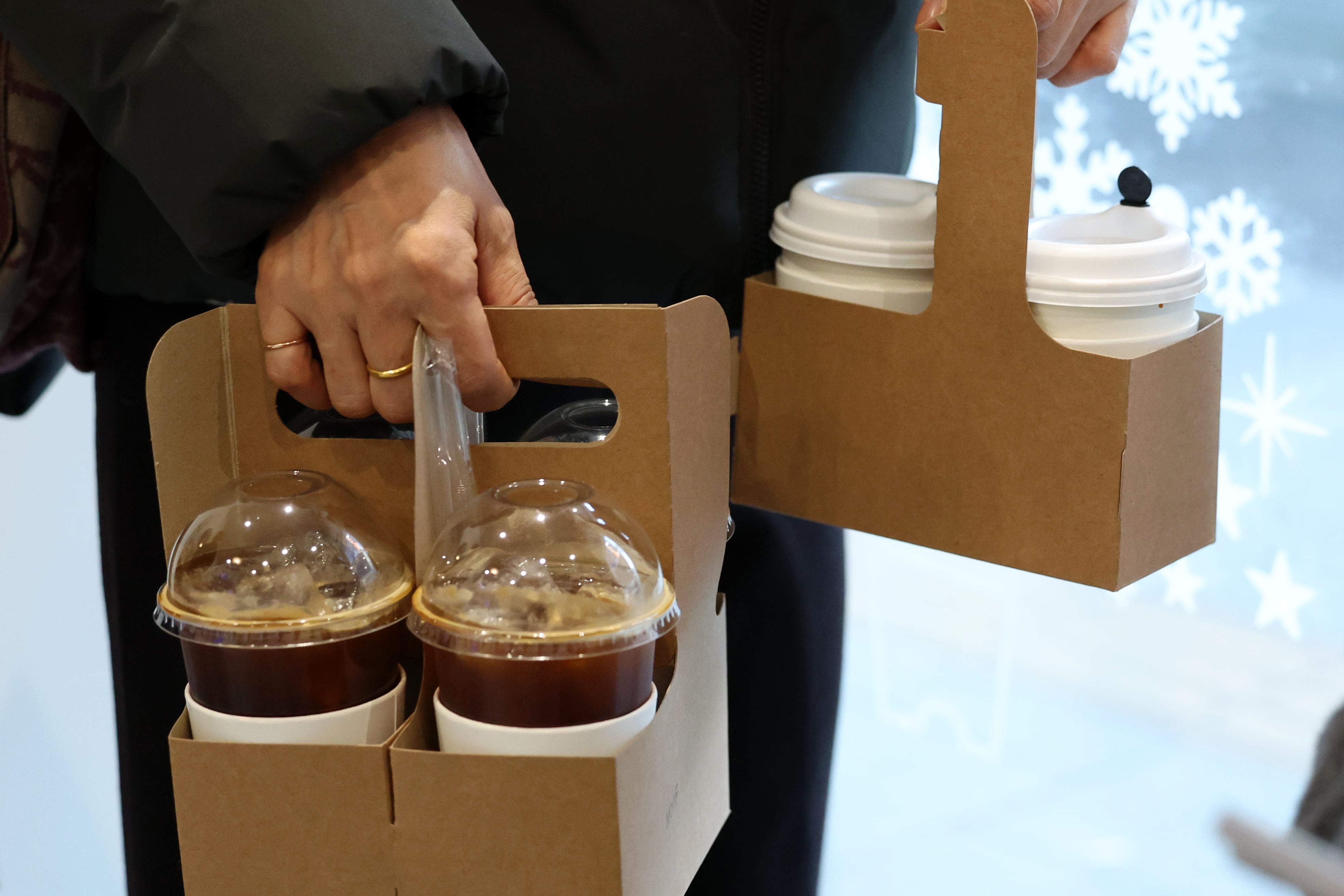 Weak won drives up import prices despite dollar declines