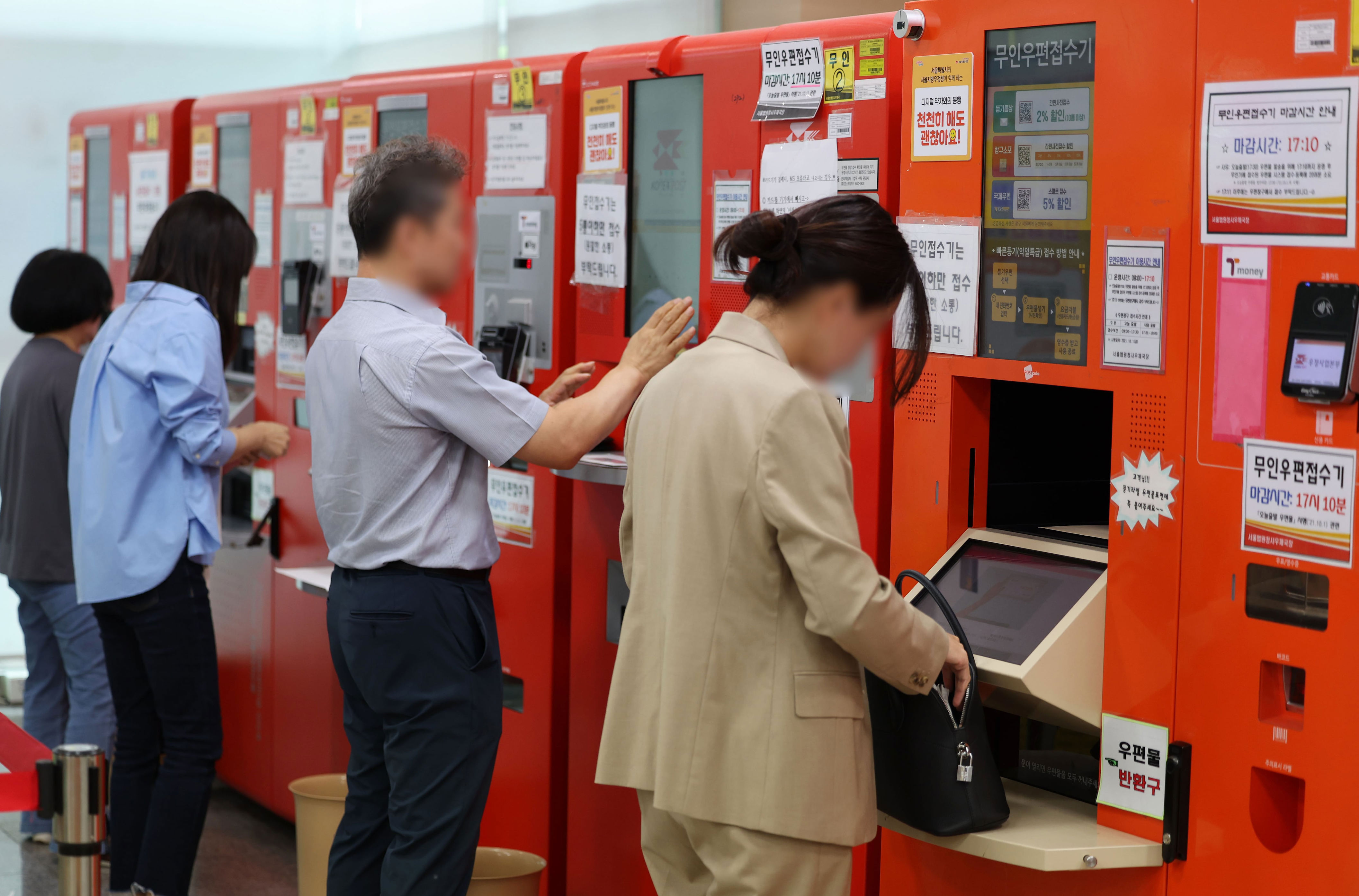 Post offices, savings banks offer major banks' services