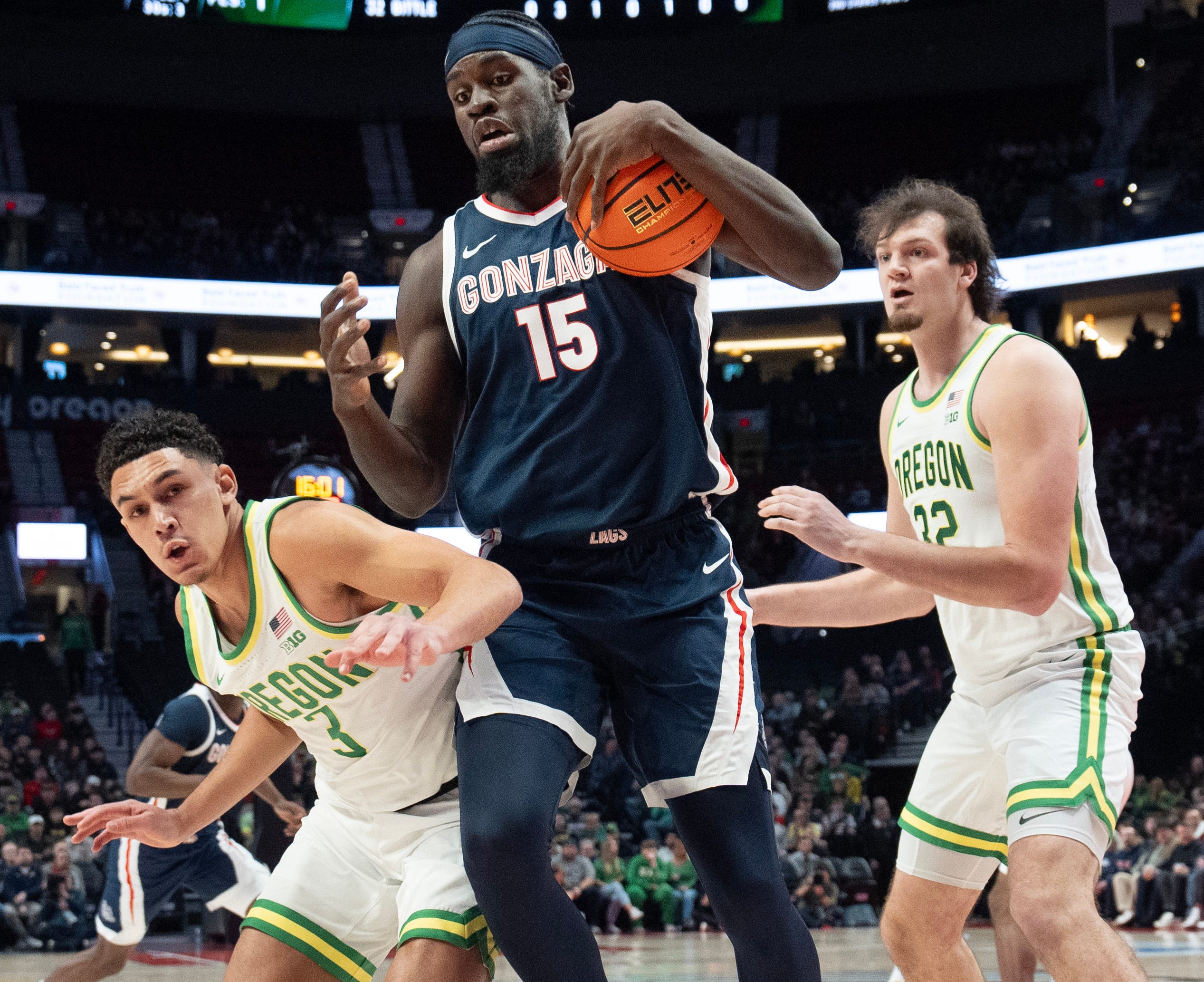 Gonzaga holds off Oregon in men's basketball showdown highlights