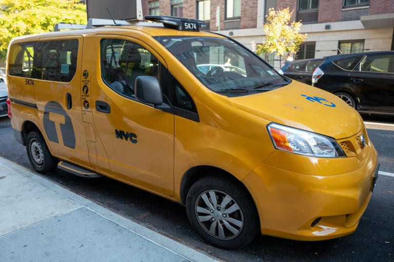 People are sharing the very first signs you're hitting old age, and ...