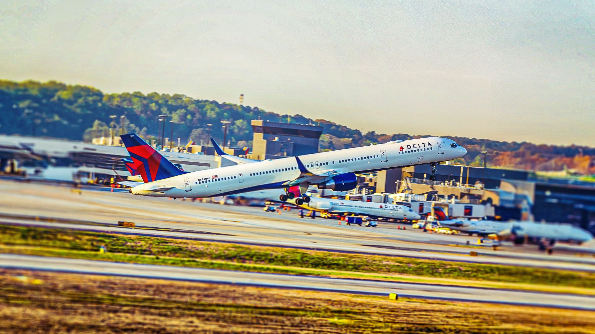 Compared & contrasted: Delta & United's dwindling Boeing 757-300 operations