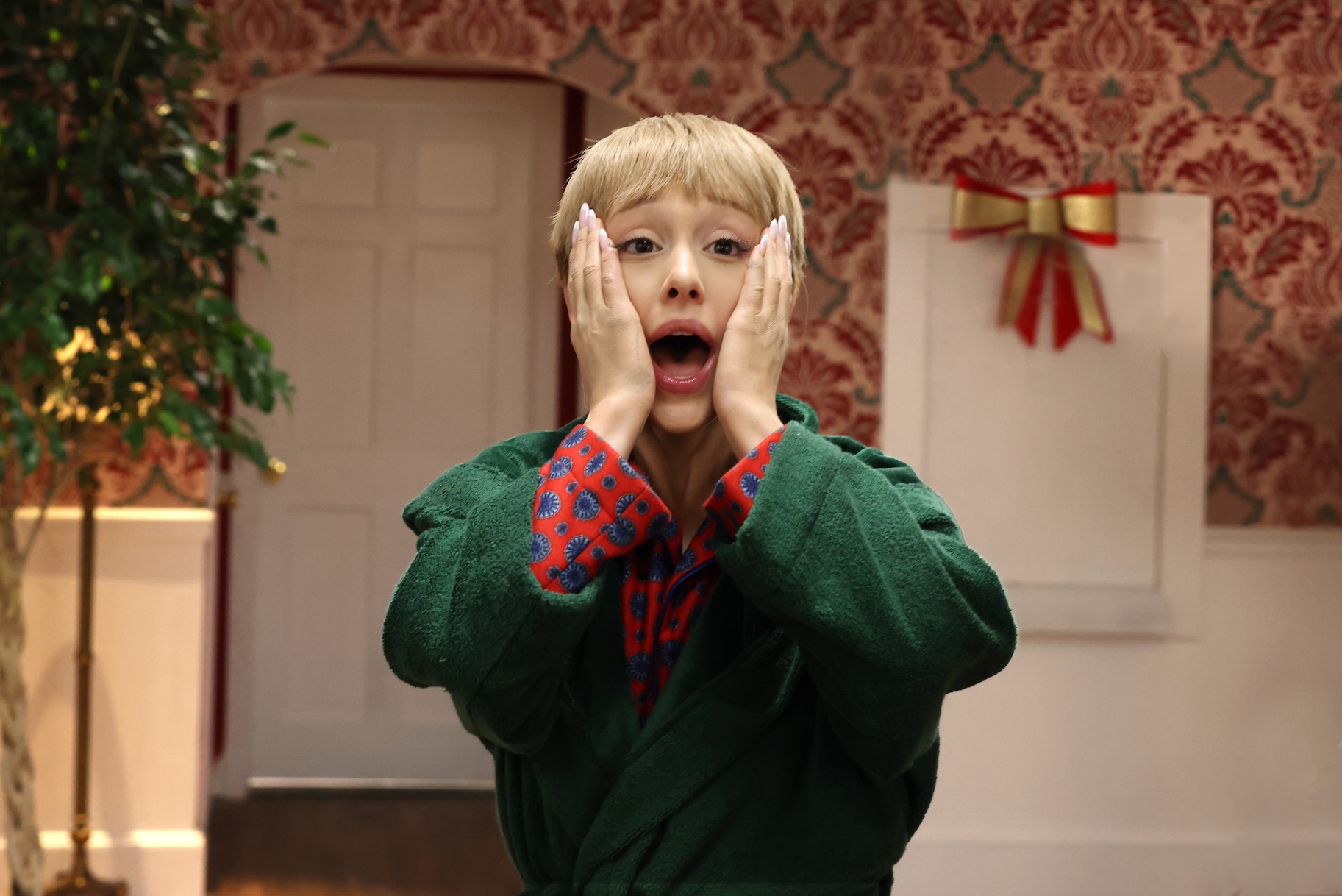 Ariana Grande was a perfect Kevin McCallister in SNL's twisted "Home ...