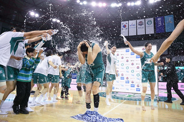 ‘데뷔 20주년’에 601경기 신기록…김정은, 왜 상대 팀 ‘코치’ 생각에 울었나 [SS시선집중]