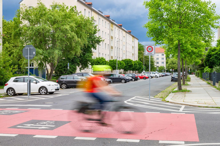 Bußgeld-Einnahmen steigen: Bekommt Dresden wirklich immer mehr Tempo-30 ...