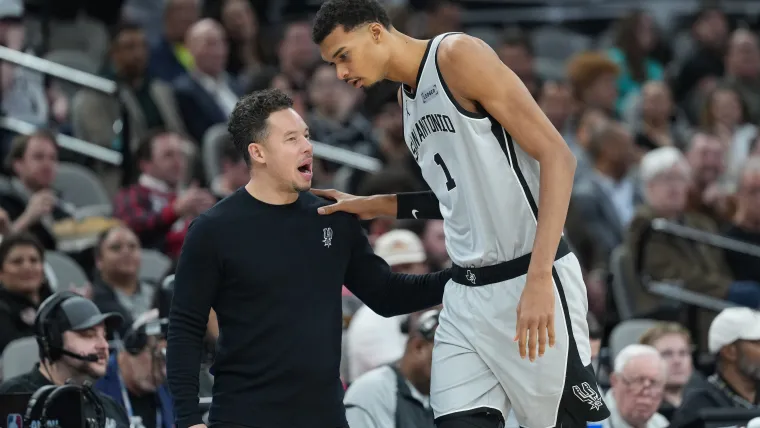 Mitch Johnson explica por qué Victor Wembanyama continuará saliendo ...