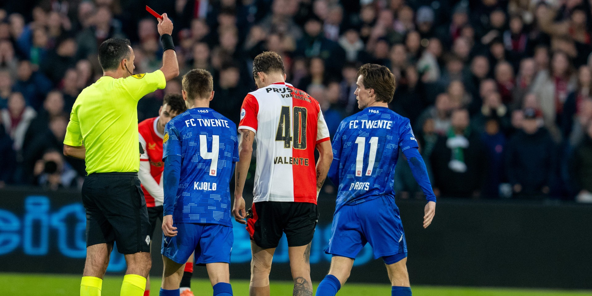 Crisis duurt voort: Feyenoord wint ook niet van FC Twente, rood voor ...