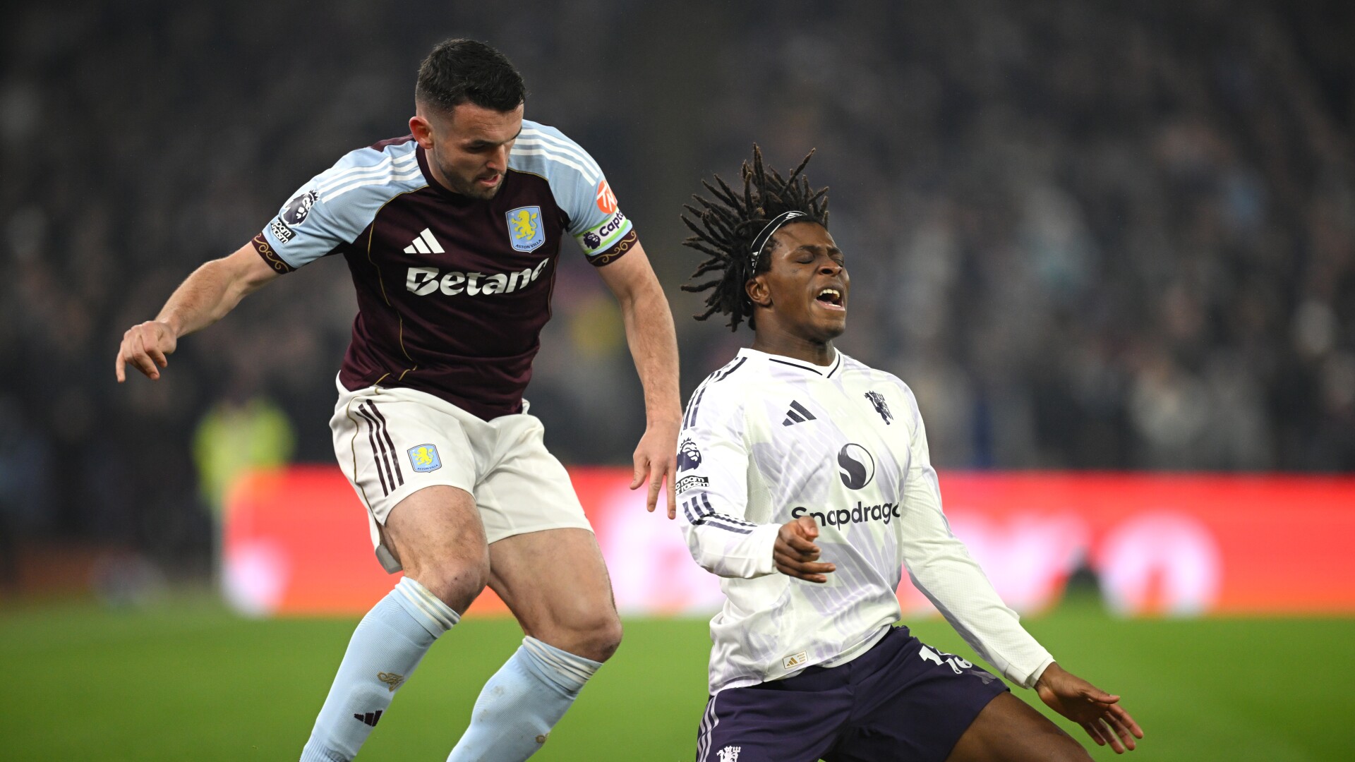 Aston Villa 2-1 Manchester United: Rogers brace, Fernandes injury at ...