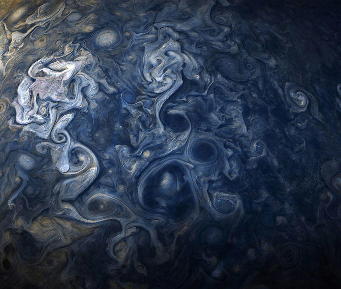 NASA released 30 amazing high-def photos of the largest planet in our ...
