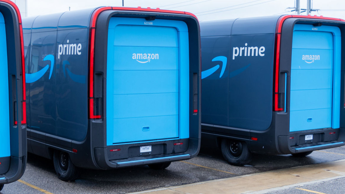 Upgrade your space with a cloud-like loveseat: Now only $200 on Amazon!