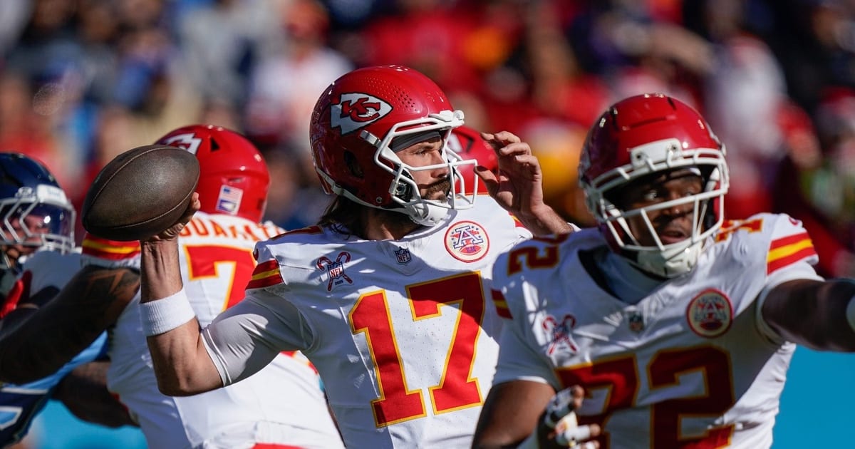 Gardner Minshew injury update: Chiefs QB exits game in first start ...