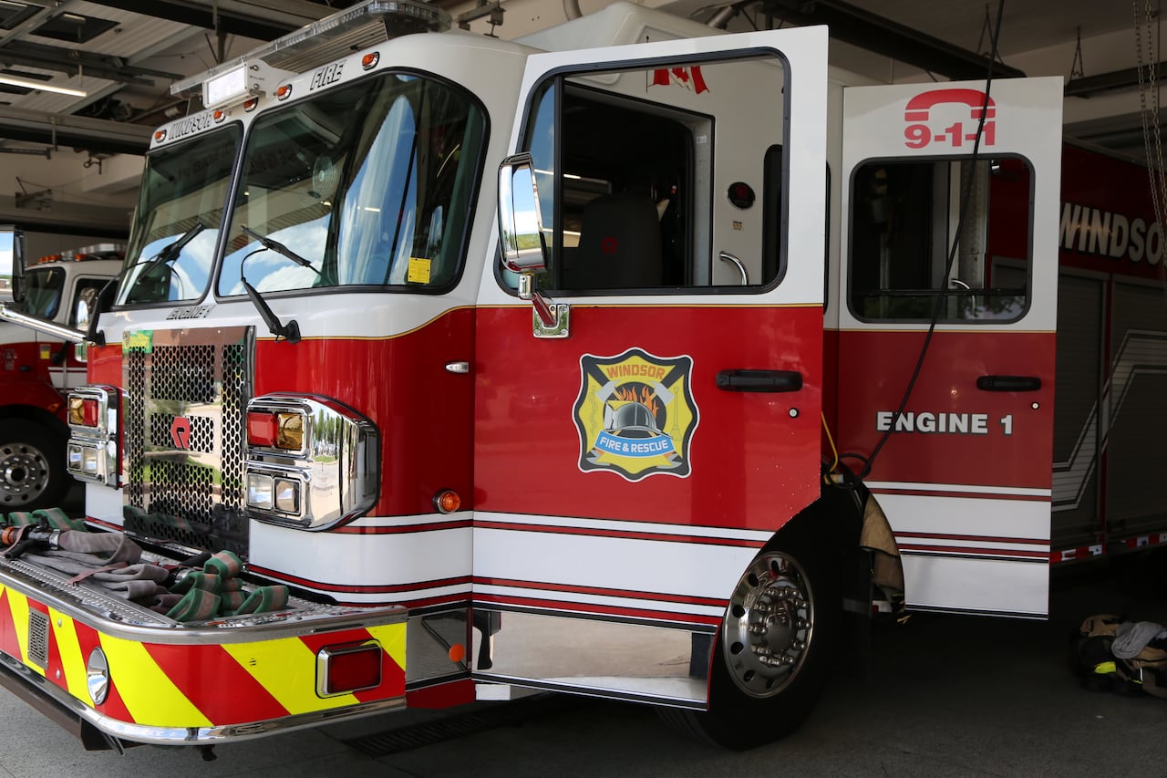 Windsor police search for arson suspects on Drouillard Road