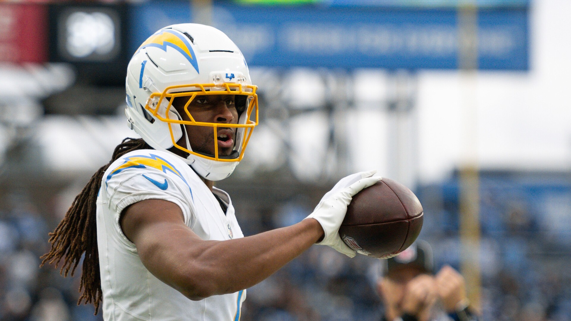 Quentin Johnston's one-handed TD catch draws Chargers even with Cowboys