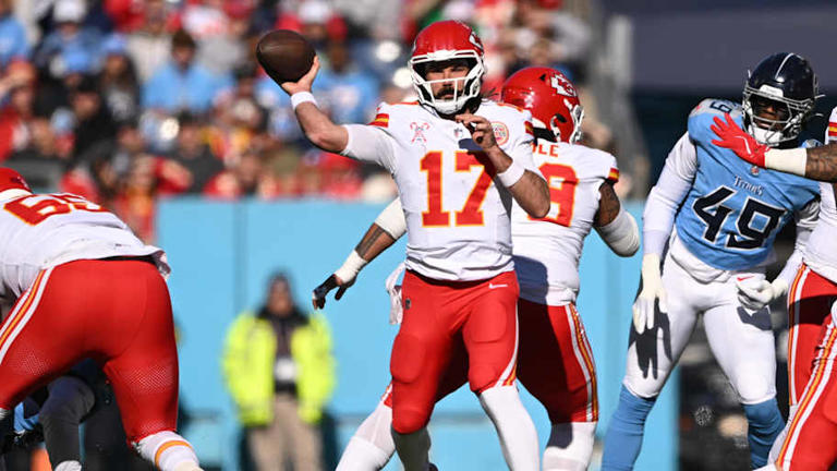 Chiefs’ QB woes continue with Gardner Minshew suffering knee injury vs ...