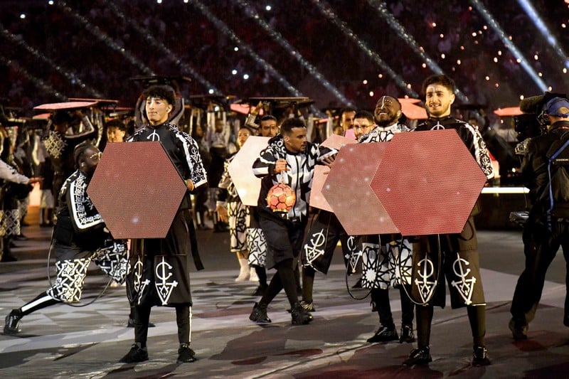 ولي العهد الأمير مولاي الحسن يخطف الأنظار في حفل افتتاح نهائيات الكان