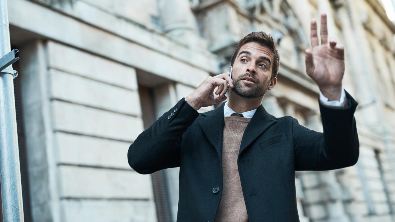 10 subtle signs someone is truly wealthy