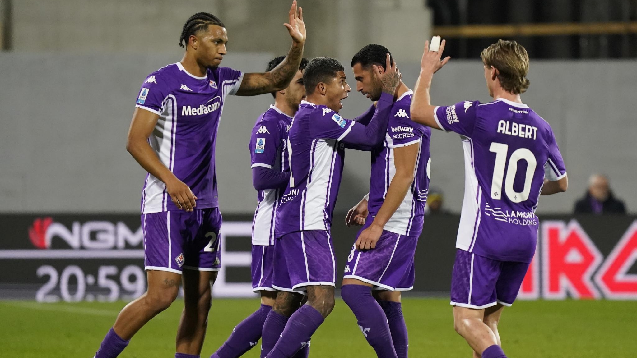 Serie A A fine primo tempo Fiorentina-Udinese 3-0, ospiti in 10. Alle ...