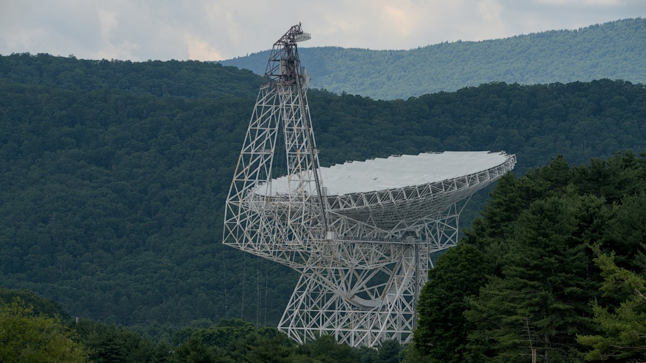 Loud signals might be our best shot at finding alien civilization
