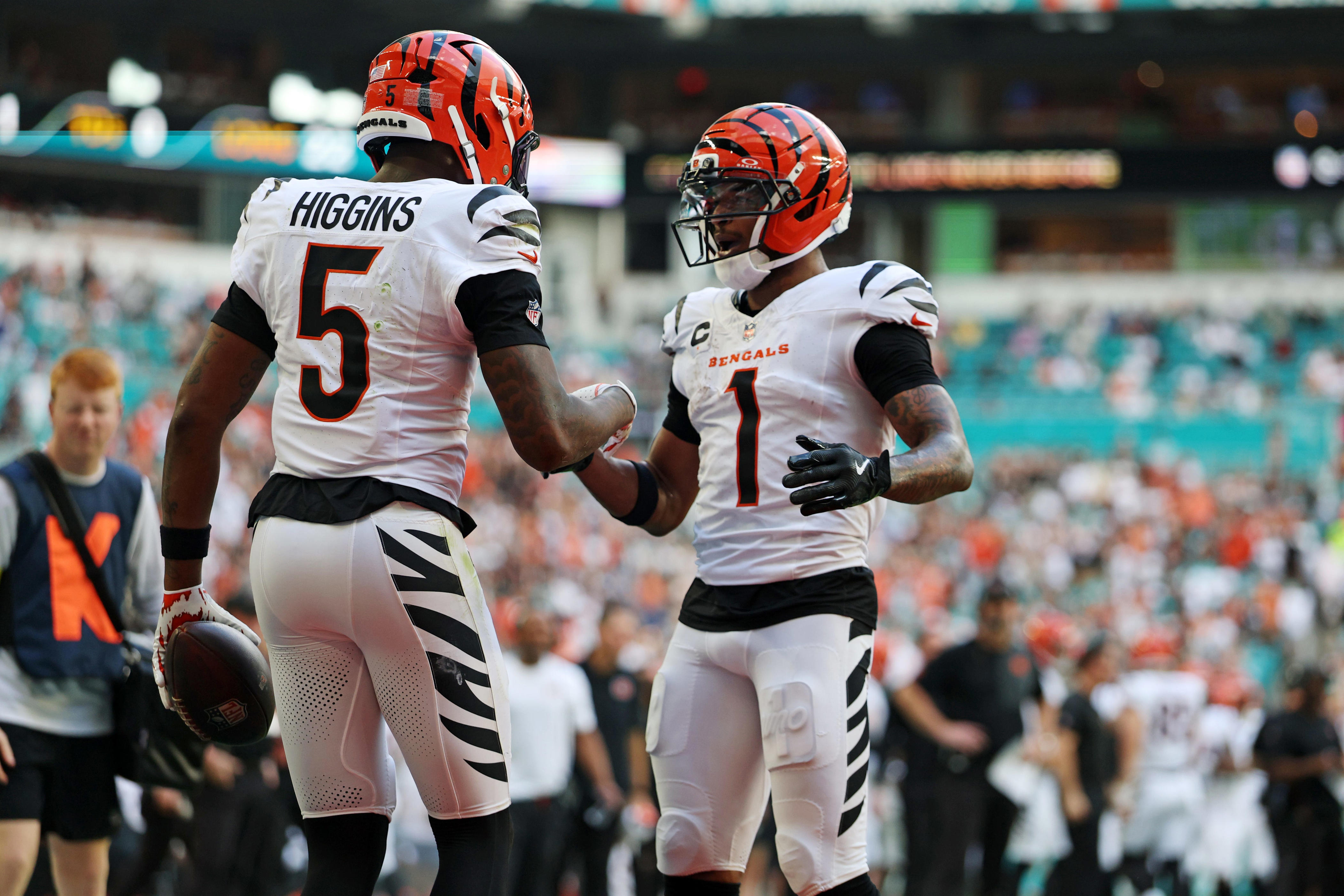 Turnover battle keys Bengals' win against Dolphins | Replay