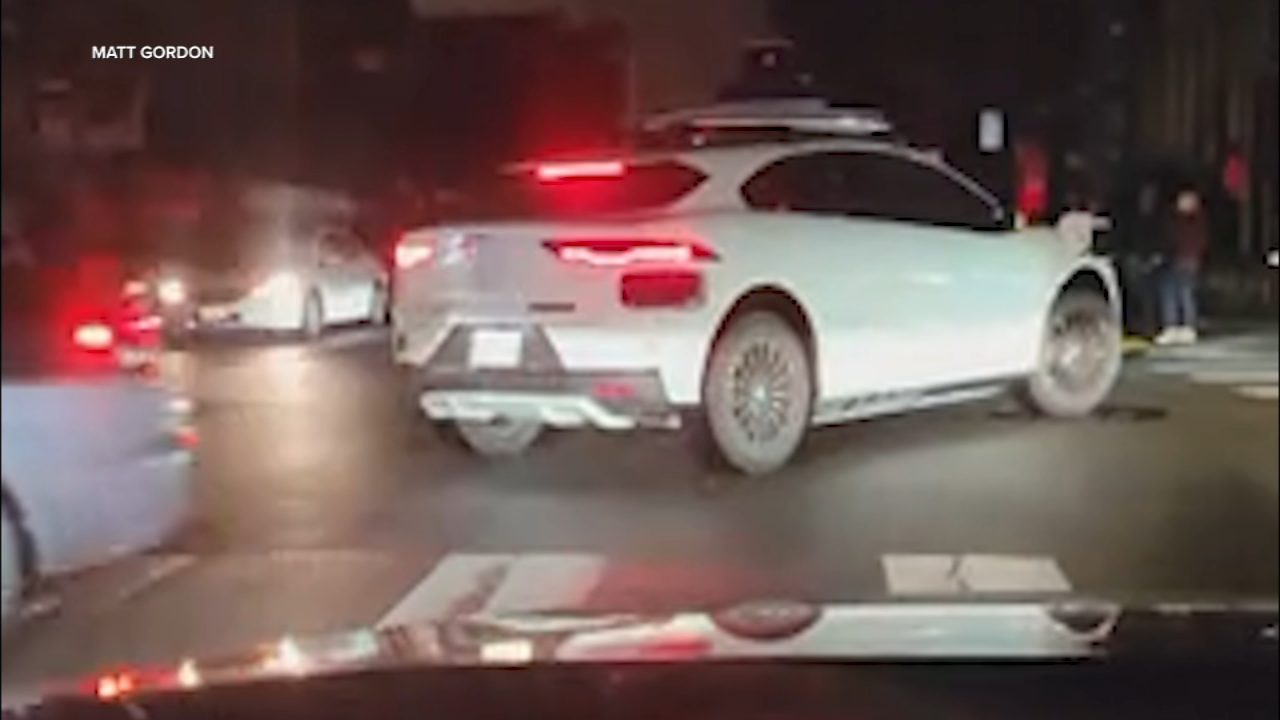 Videos show Waymo cars stuck at San Francisco intersections during ...