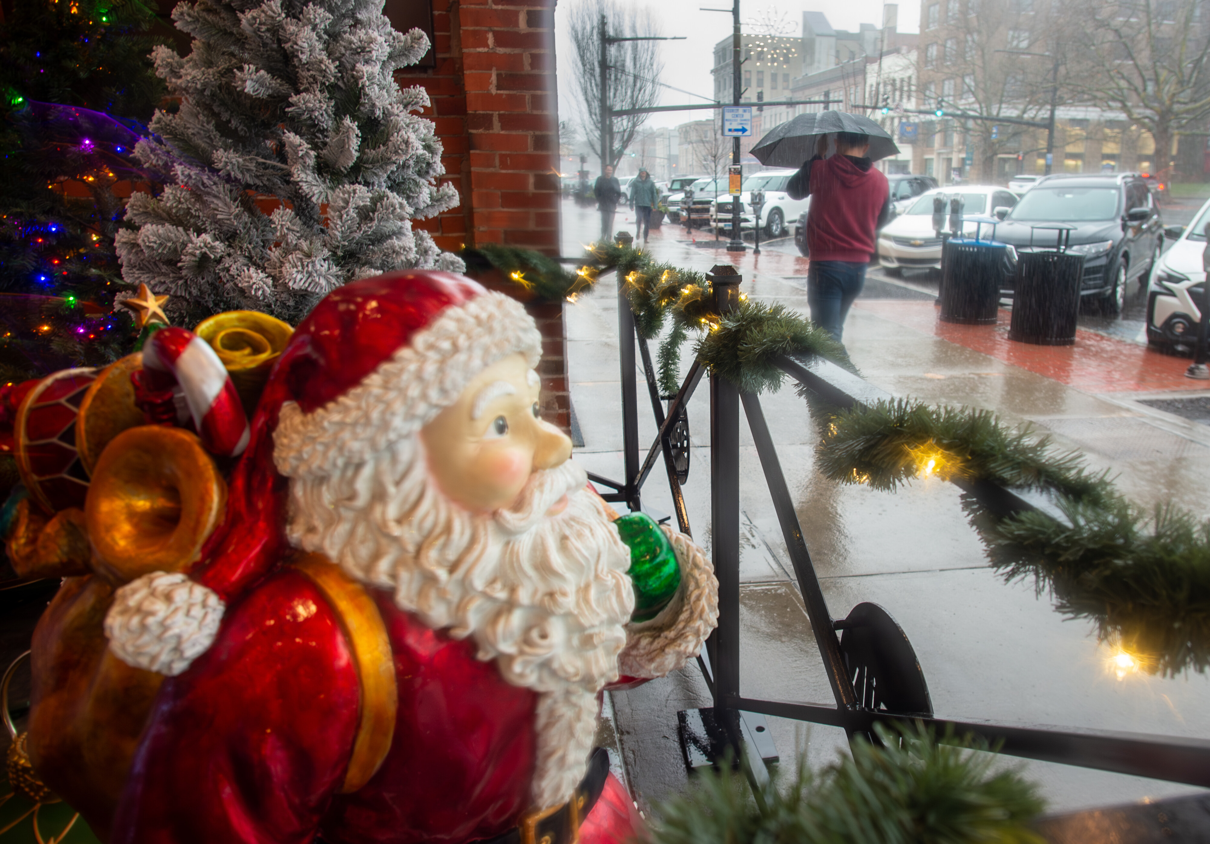 Snow looms in CT this week. Power outages remain as utility works on ...