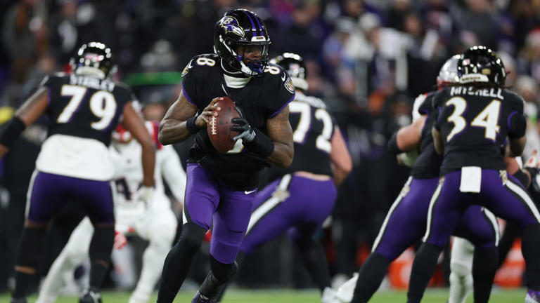 Sunday Night Football: Lamar Jackson questionable to return with back ...