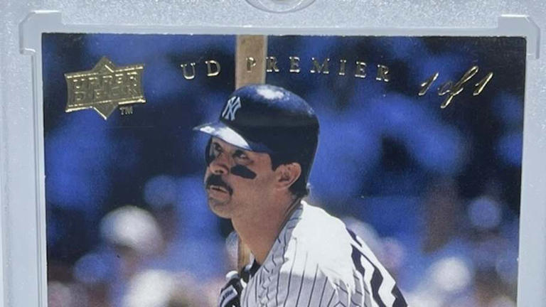Yankee's Legend Don Mattingly's cards you need to buy now
