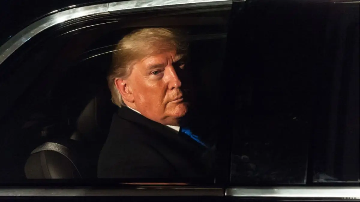 ‘Can barely walk’: Trump legs ‘give out’ until he makes an odd move to ...