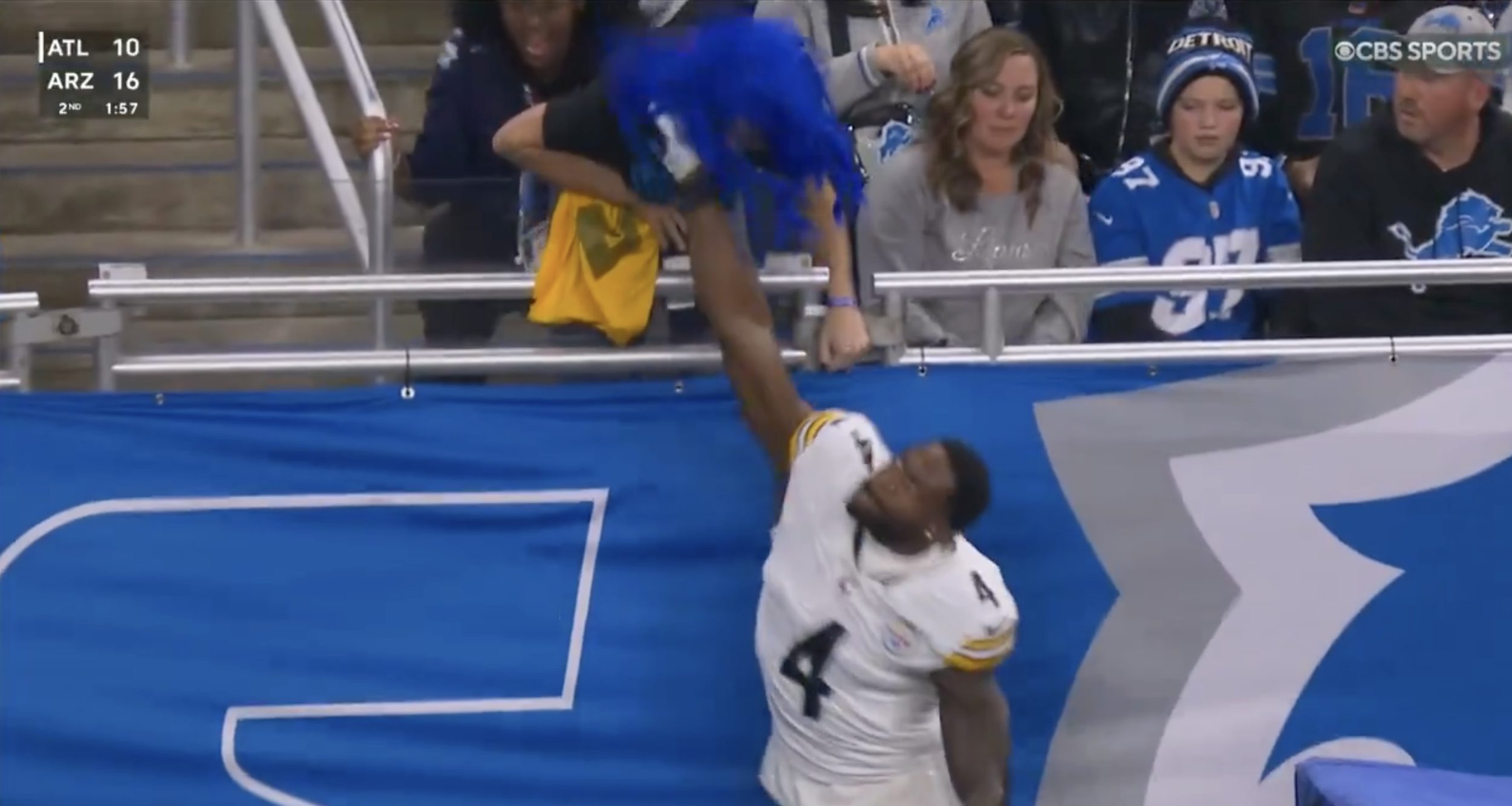 NFL disputes its own reporter's reporting
