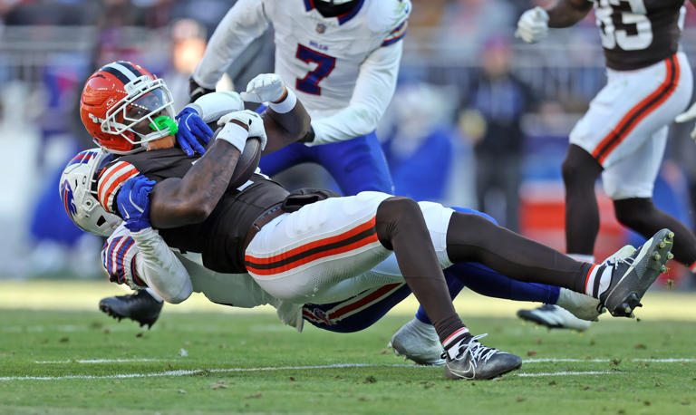 Browns keep losing, but Carson Schwesinger keeps building a Defensive ...