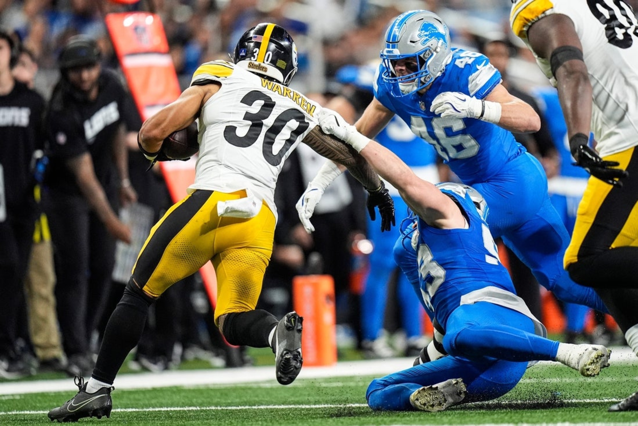 Jaylen Warren, Steelers hold off Lions in wild finish