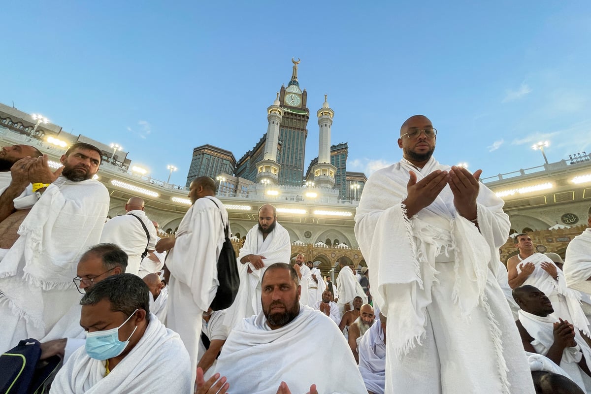 Over a million Hajj pilgrims gather in Mecca amid scorching temperatures