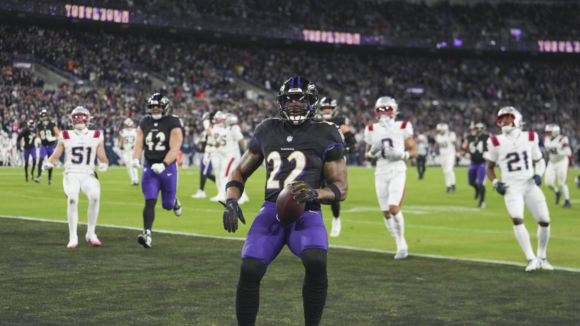 Derrick Henry 2-yard TD run gives Ravens 24-13 lead in fourth quarter