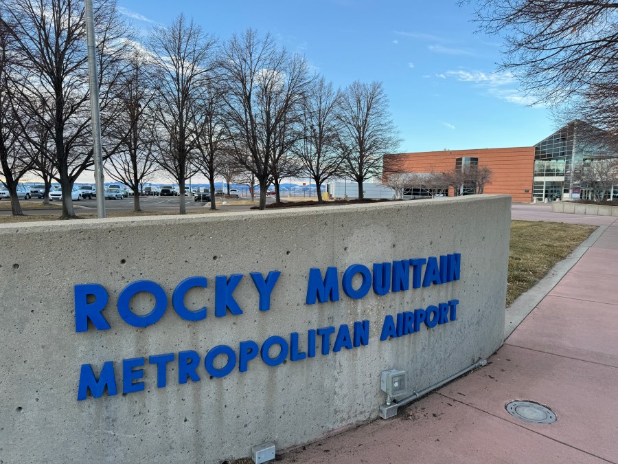 Autonomous system successfully lands plane at Rocky Mountain ...