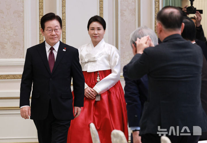 이재명 대통령, 청와대 영빈관서 대한노인회 초청 오찬… '기본 복지는 촘촘하게' [뉴시스Pic]