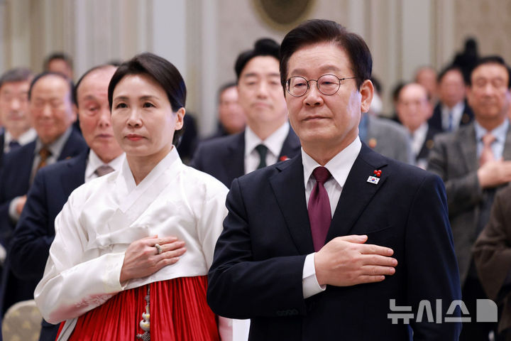 이재명 대통령, 청와대 영빈관서 대한노인회 초청 오찬… '기본 복지는 촘촘하게' [뉴시스Pic]