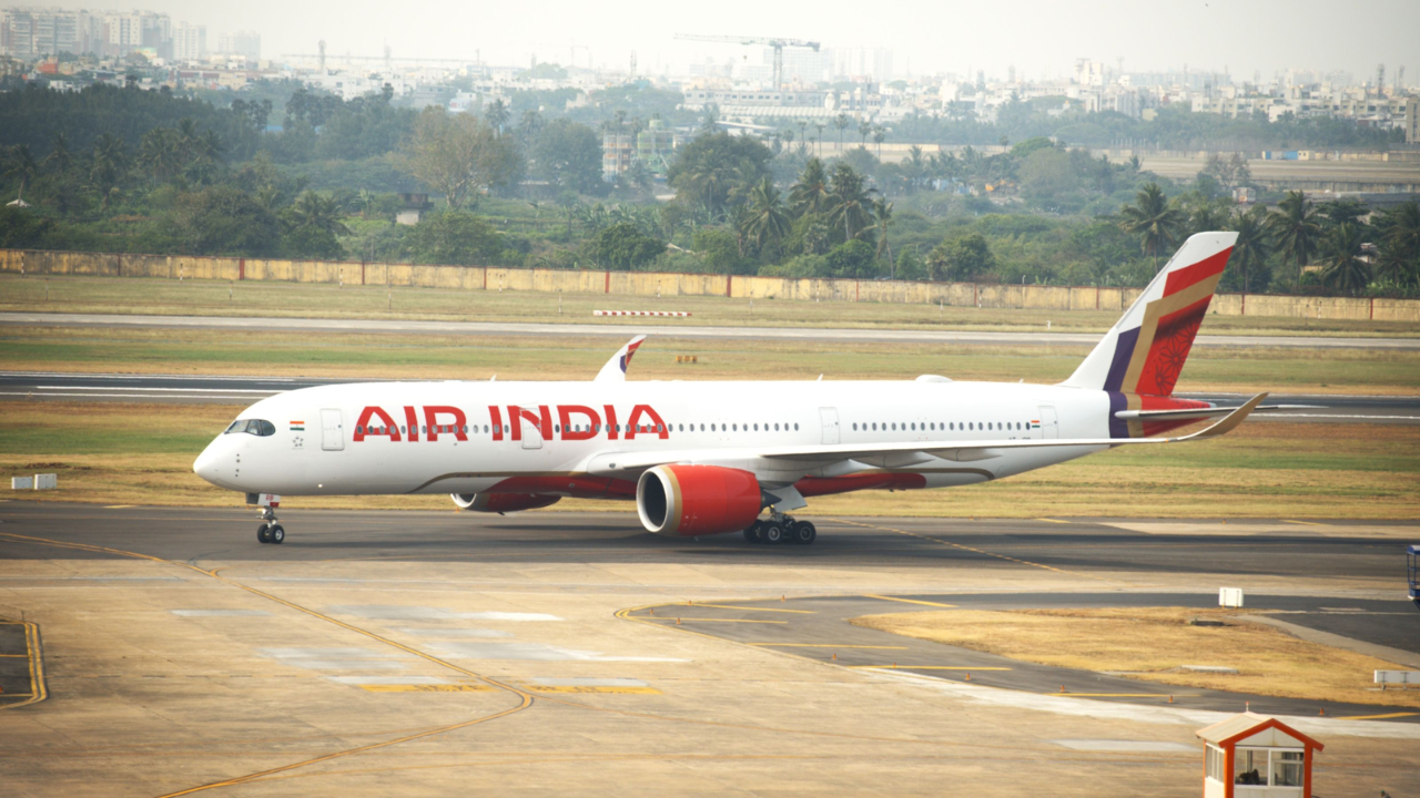 Air India flight safely returns to Delhi after one engine shutdown