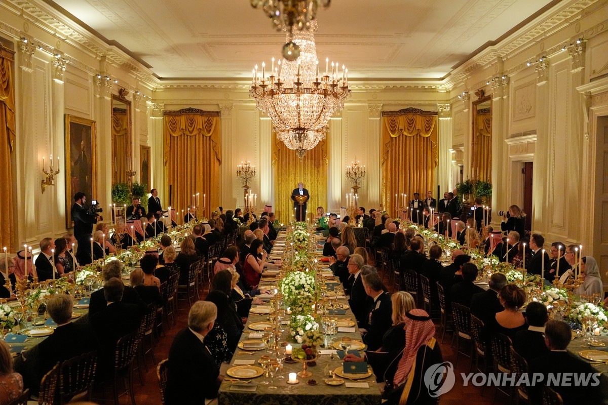 NYT "트럼프 2.0, 제왕적 대통령제 새 차원으로 끌어올려"