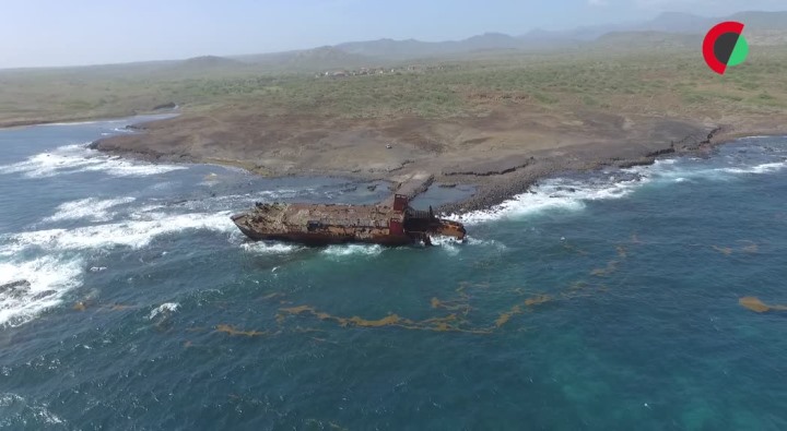 LusaVideo: Reportagem: Aldeia de Cabo Verde convive com navio ...
