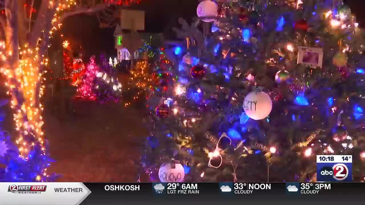 COUNTDOWN 2 CHRISTMAS: Special Christmas tree display in Berlin helps ...