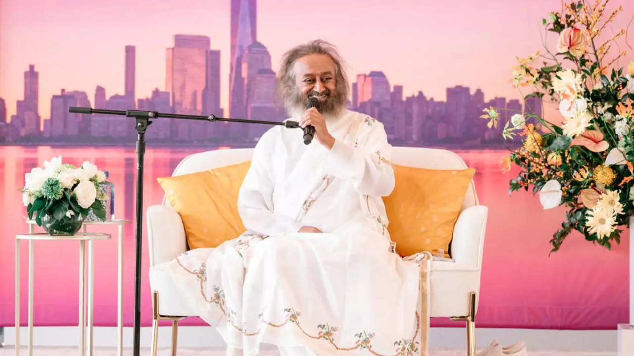 Over 12MN join global meditation led by Sri Sri Ravi Shankar on first ...